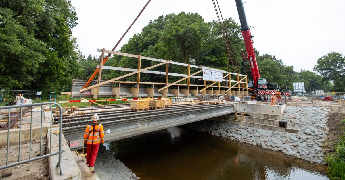 Circulaire liggers Vloedstegenbrug geplaatst | Van Hattum en Blankevoort