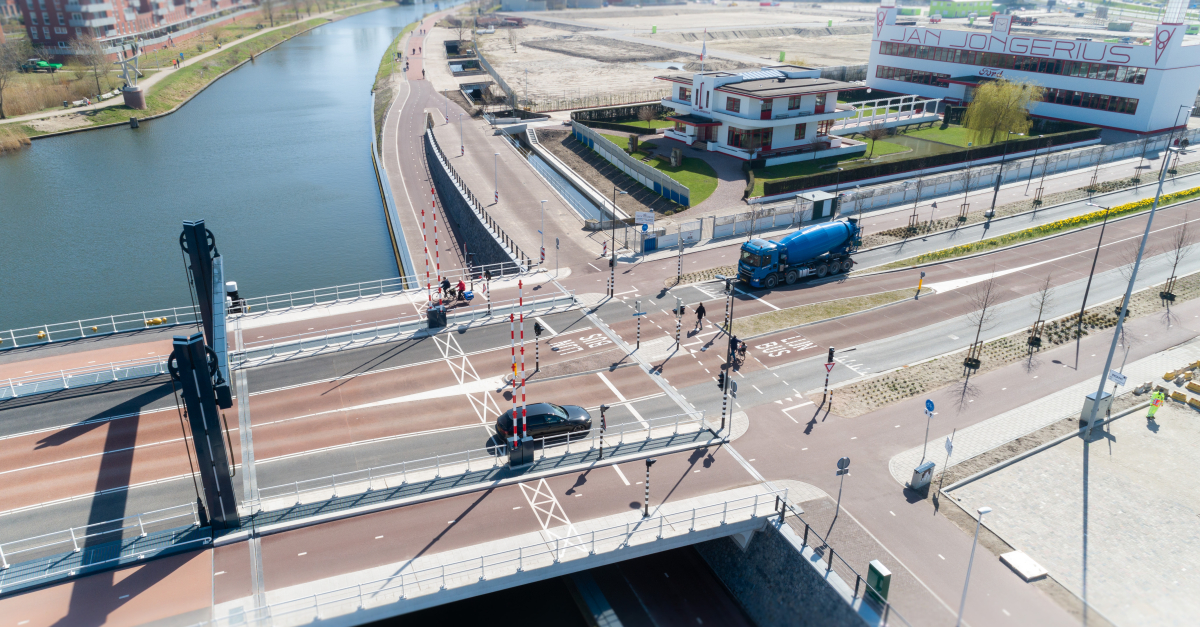 Busbaan Dichterswijk in Utrecht officieel opgeleverd met ...