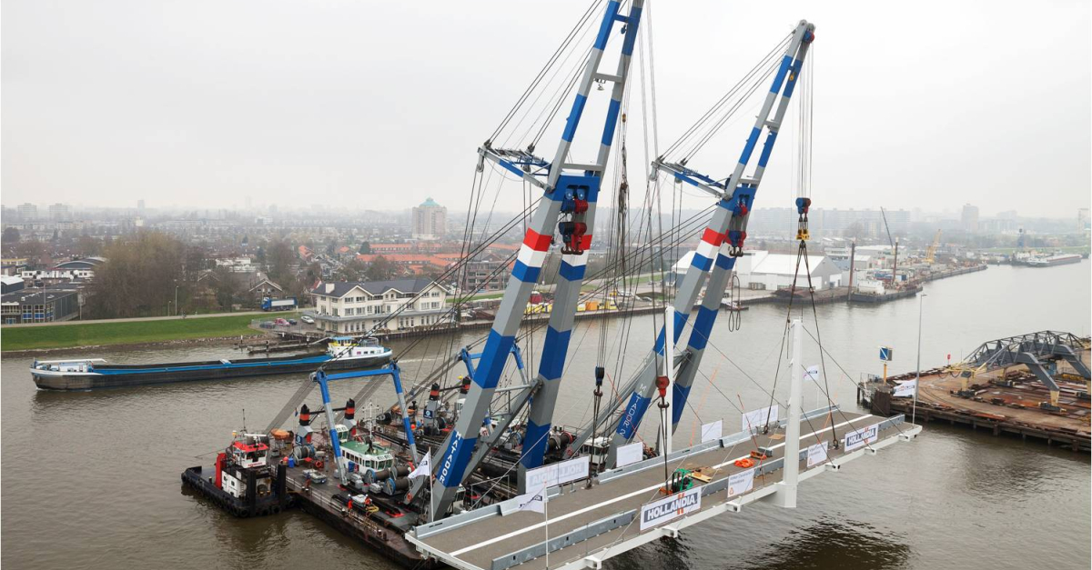 Draaibrug van 450 ton op weg naar St. Maarten | Van Hattum en Blankevoort